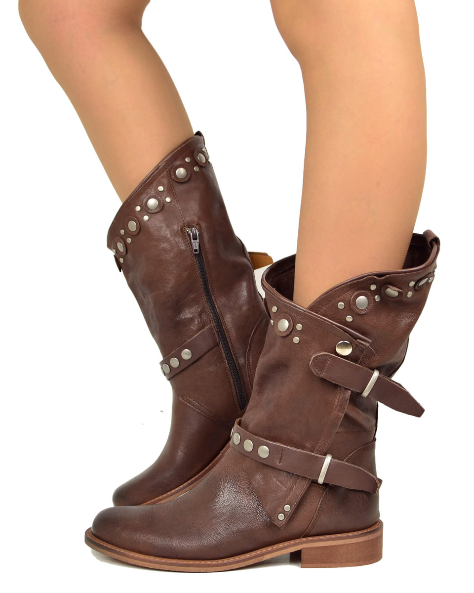 Bottes biker marron en cuir patiné, tige large et non doublées, clouté ...
